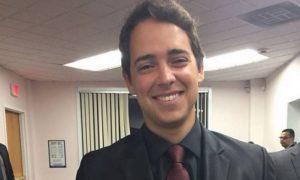 Familiares prestam homenagem a brasileiro morto por tubarão em ...