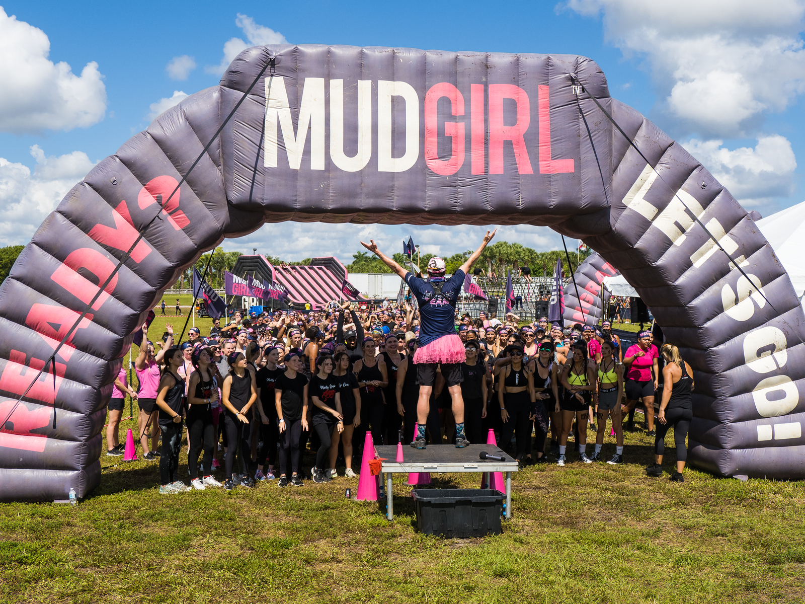 Brasileiras participam da MudGirl Palm Beach, maratona beneficente em ...