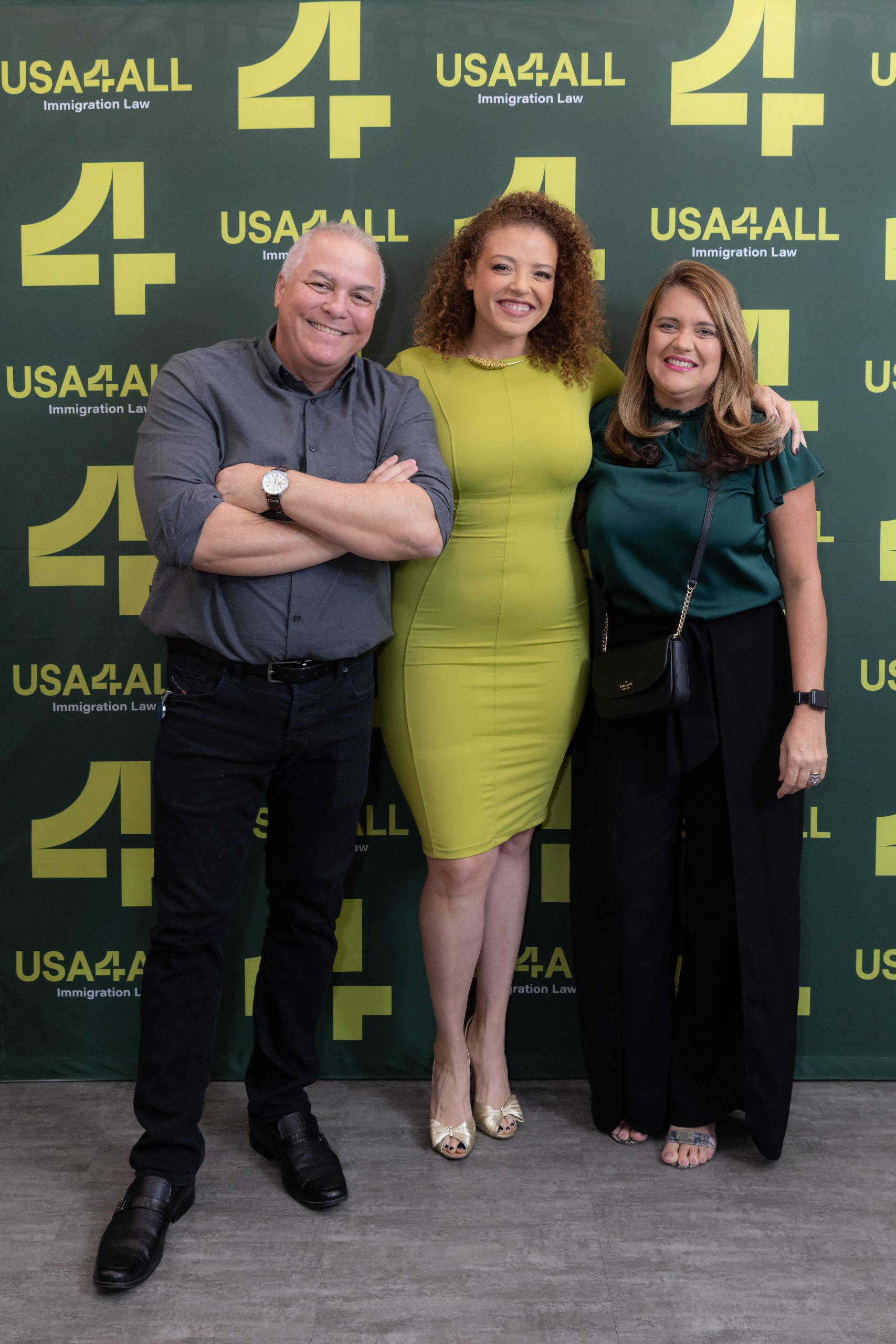 Advogada Renata Castro celebra a nova marca de seu escritório que passa ...