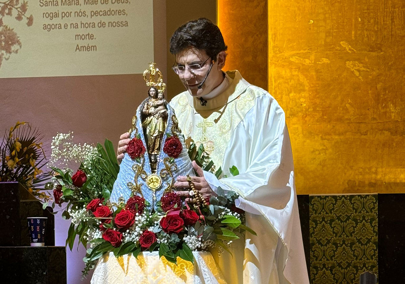 Padre Reginaldo Manzotti retorna aos EUA com livro 'Alma Ferida, Alma ...