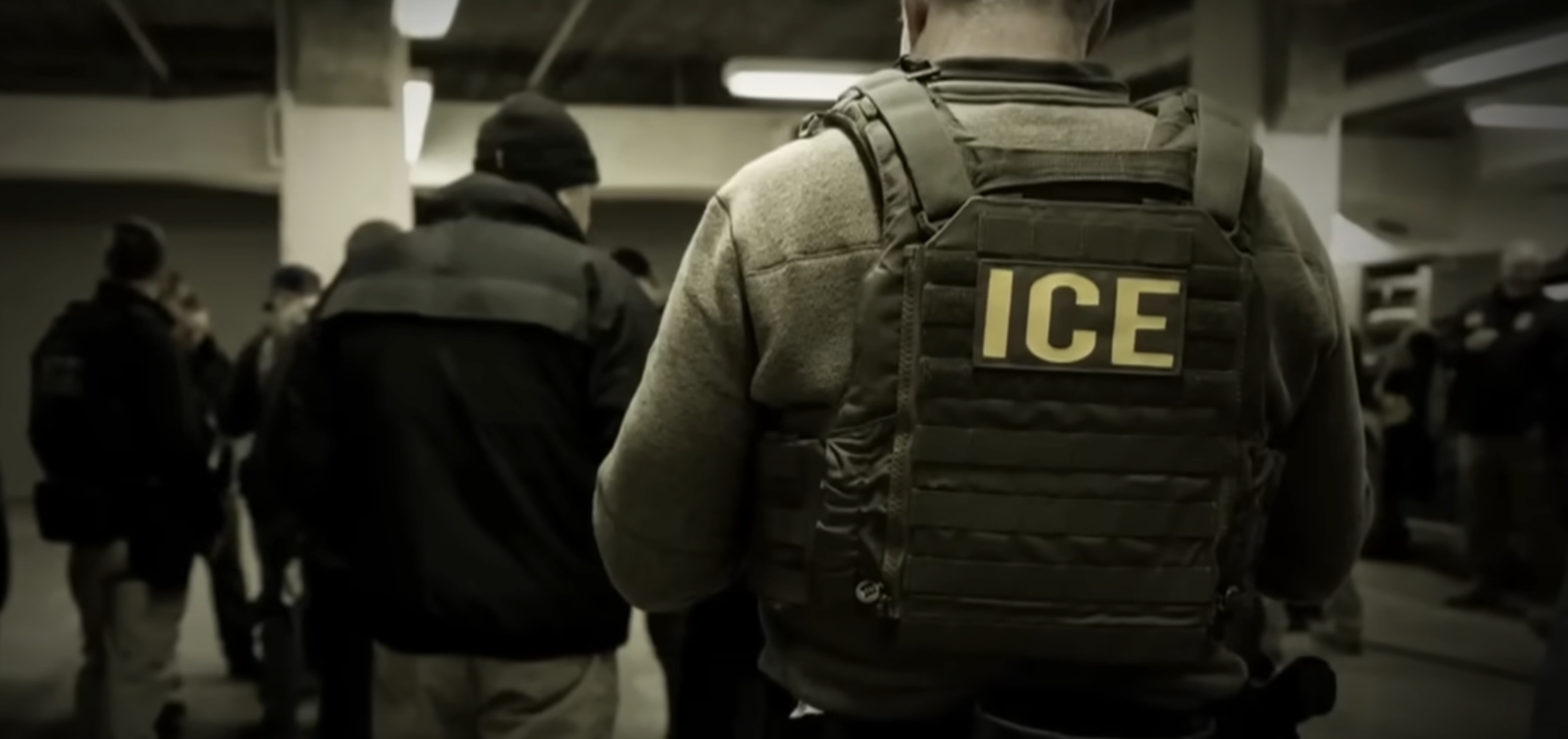 Dois brasileiros estão entre os detidos em operação do ICE em ...