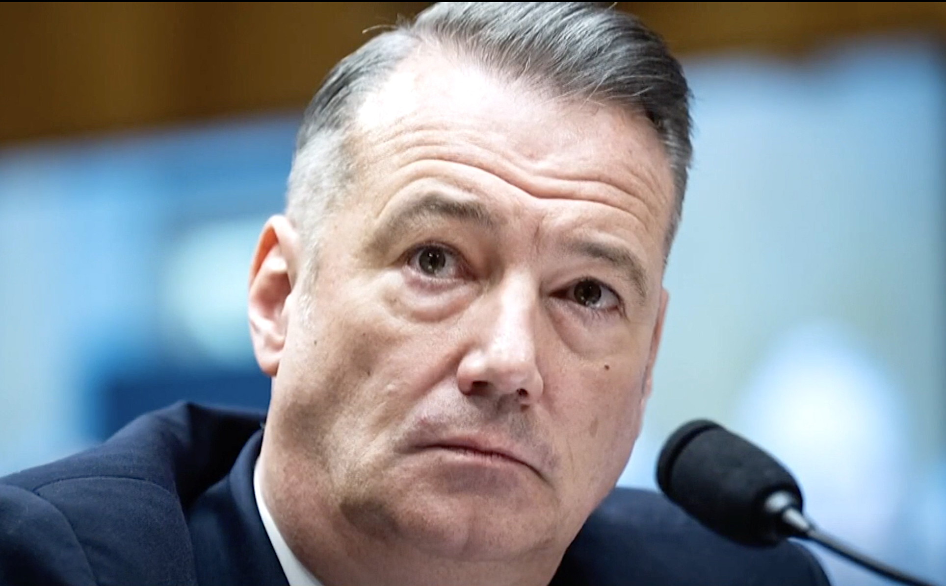 Chefe do ICE renuncia em meio à expansão das deportações no governo dos ...